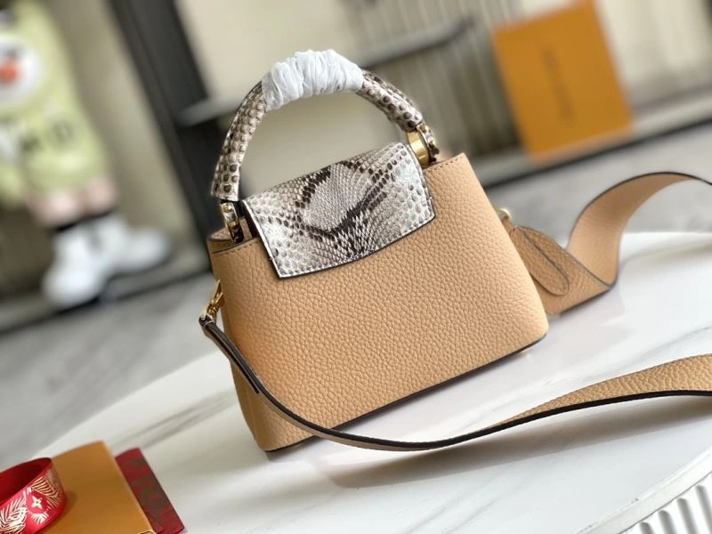Accurate model Louis Vuitton Capucines BB Bags
