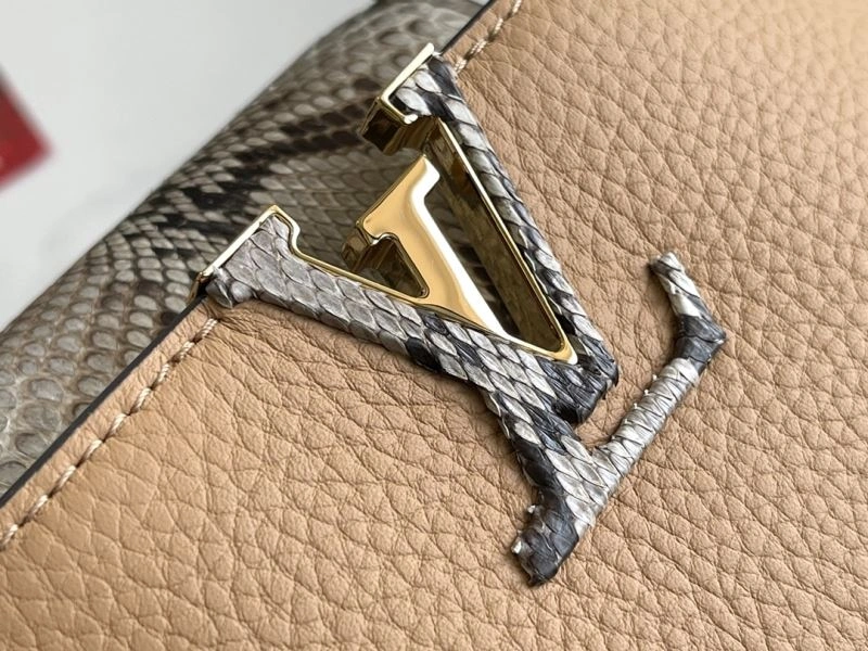 Accurate model Louis Vuitton Capucines BB Bags