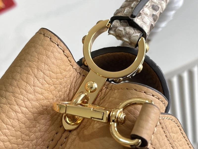 Accurate model Louis Vuitton Capucines BB Bags