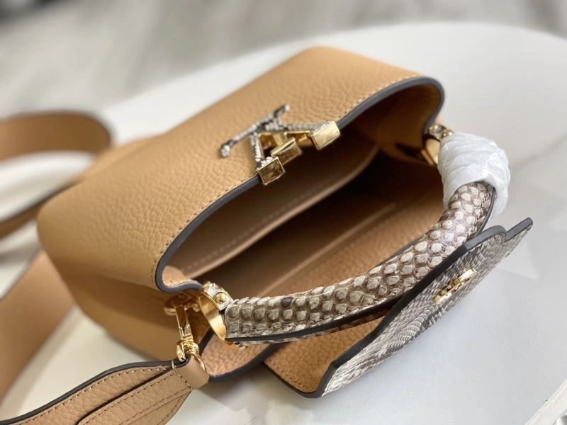 Accurate model Louis Vuitton Capucines BB Bags