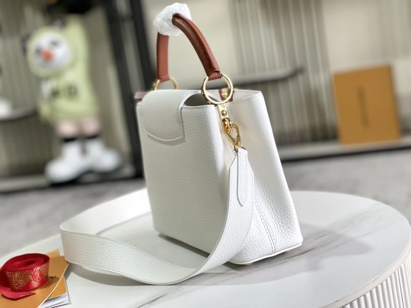 Top mirror Louis Vuitton Capucines BB Bags