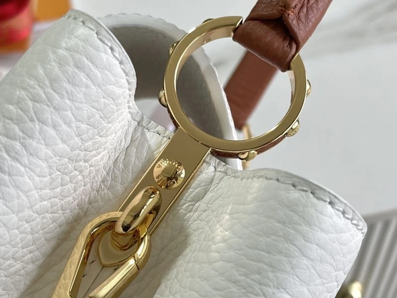 Top mirror Louis Vuitton Capucines BB Bags