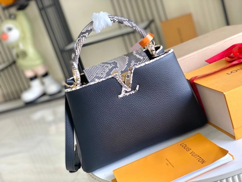 Accurate model Louis Vuitton Capucines BB Bags