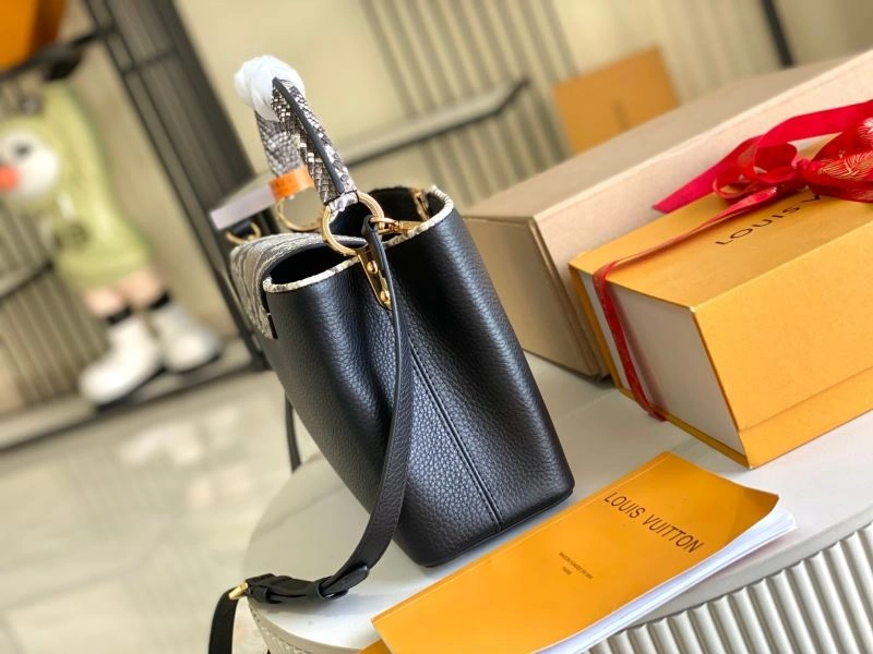 Accurate model Louis Vuitton Capucines BB Bags