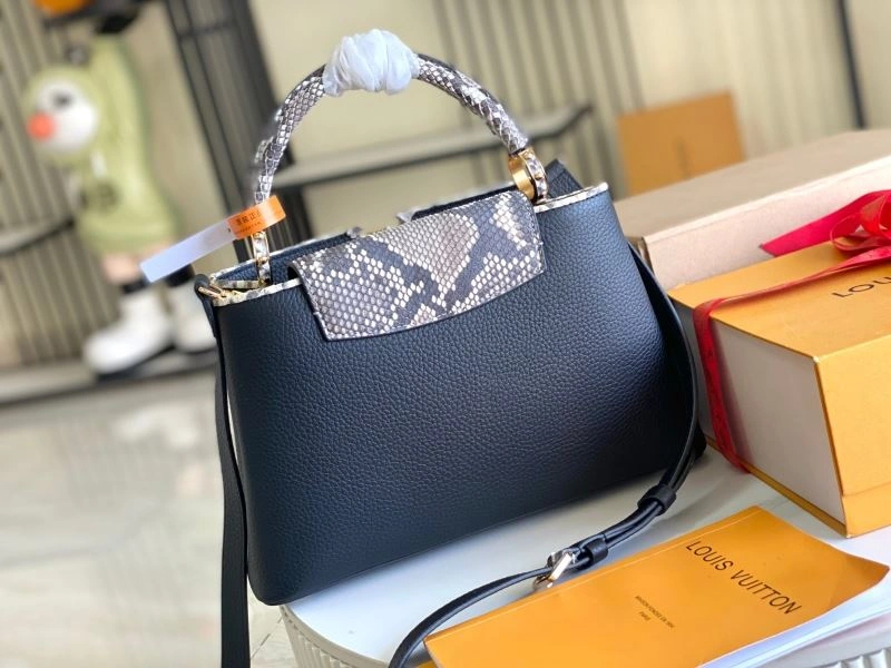 Accurate model Louis Vuitton Capucines BB Bags