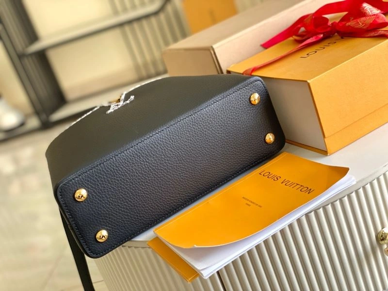 Accurate model Louis Vuitton Capucines BB Bags