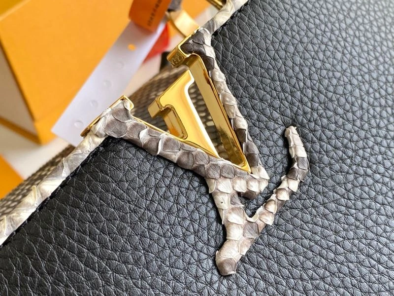 Accurate model Louis Vuitton Capucines BB Bags