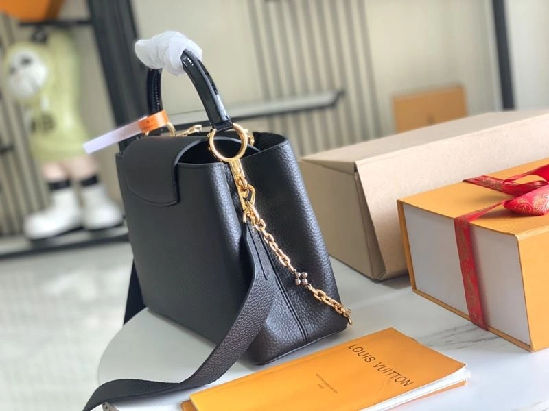 Accurate model Louis Vuitton Capucines BB Bags