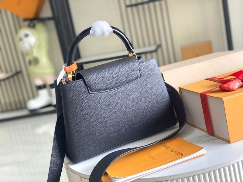 Accurate model Louis Vuitton Capucines BB Bags
