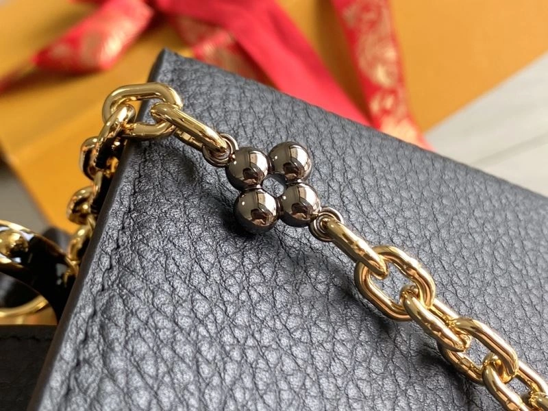 Accurate model Louis Vuitton Capucines BB Bags