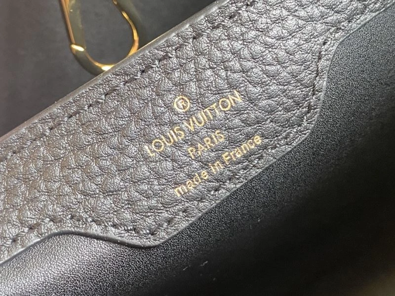 Accurate model Louis Vuitton Capucines BB Bags