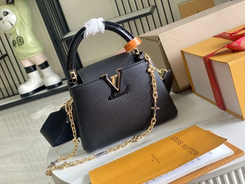 Top mirror Louis Vuitton Capucines BB Bags