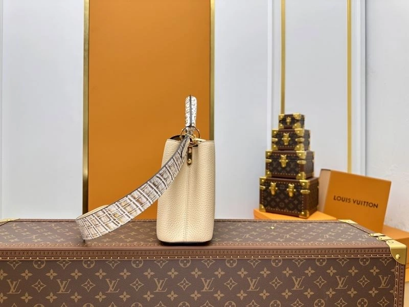 Top mirror Louis Vuitton Capucines BB Bags