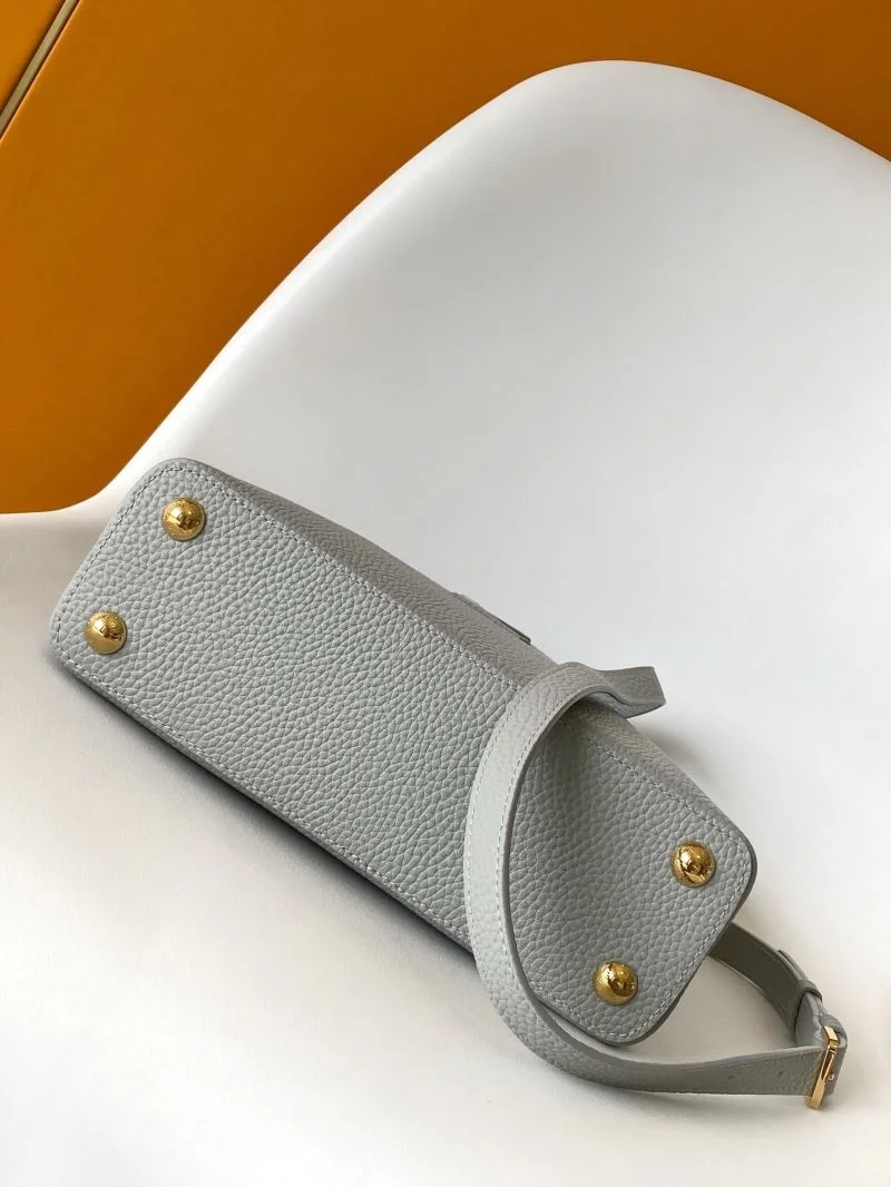 Accurate model Louis Vuitton Capucines BB Bags