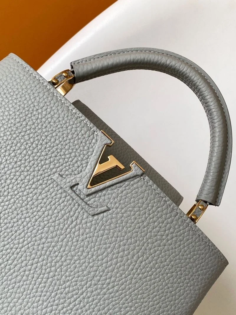 Accurate model Louis Vuitton Capucines BB Bags