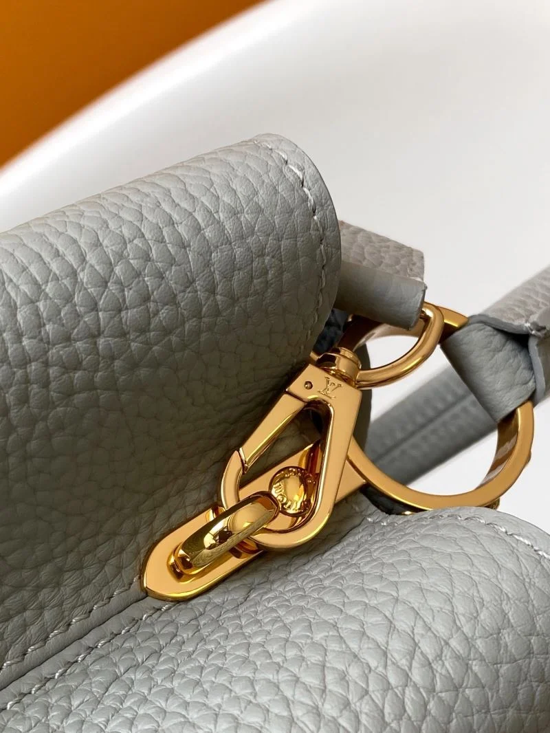 Accurate model Louis Vuitton Capucines BB Bags