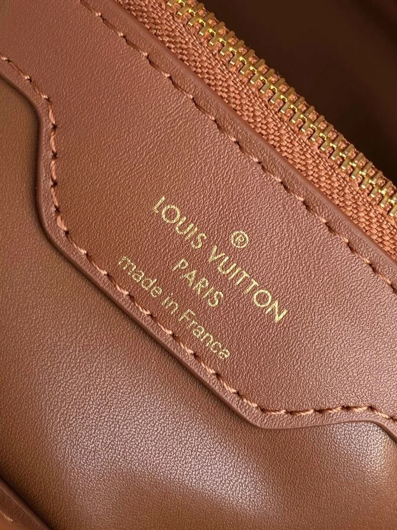 Accurate model Louis Vuitton Capucines BB Bags