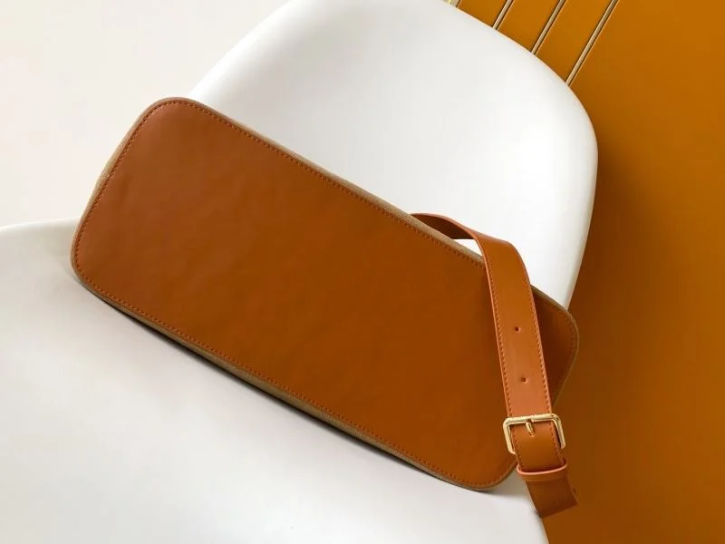 Top mirror Louis Vuitton Capucines BB Bags