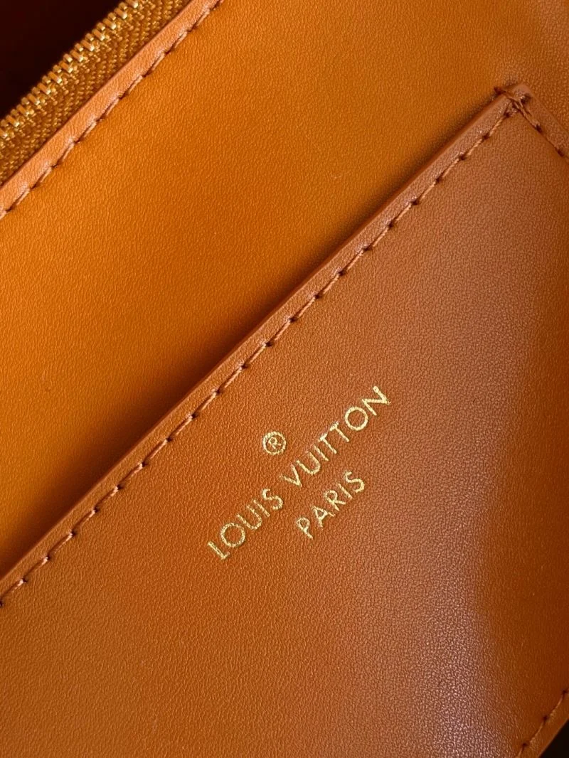 Top mirror Louis Vuitton Capucines BB Bags