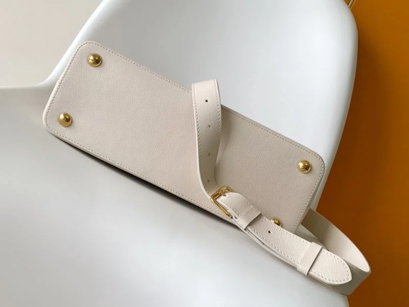 Bargain Louis Vuitton Capucines BB Bags