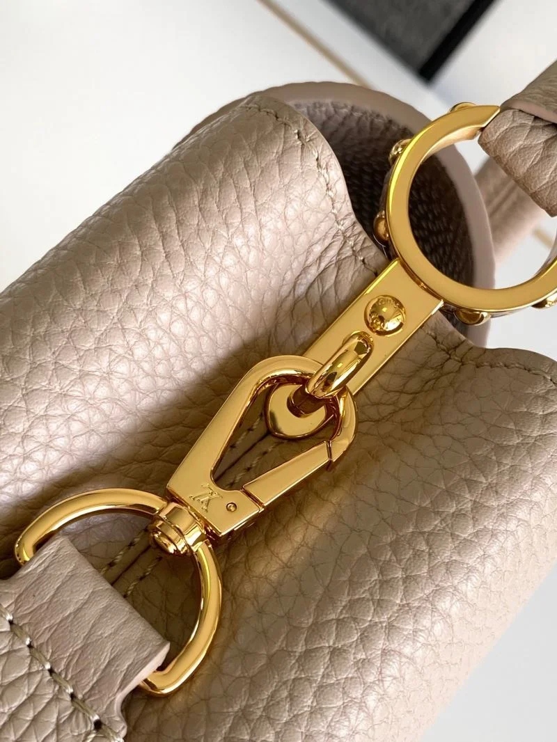 Top mirror Louis Vuitton Capucines BB Bags