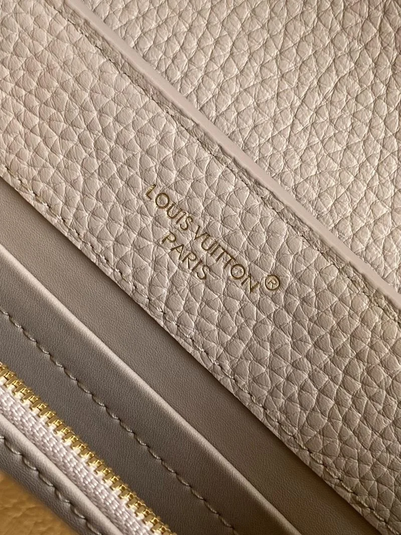 Top mirror Louis Vuitton Capucines BB Bags