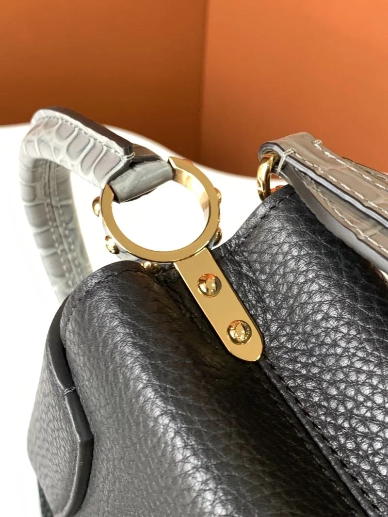 Top mirror Louis Vuitton Capucines BB Bags