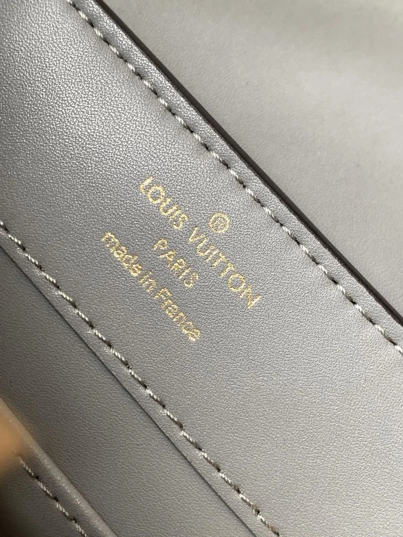Top mirror Louis Vuitton Capucines BB Bags