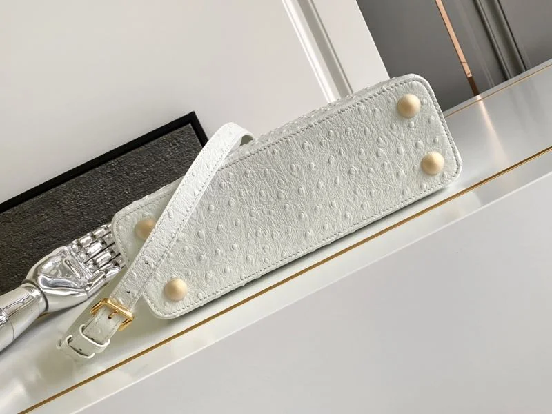 Real Louis Vuitton Capucines BB Bags