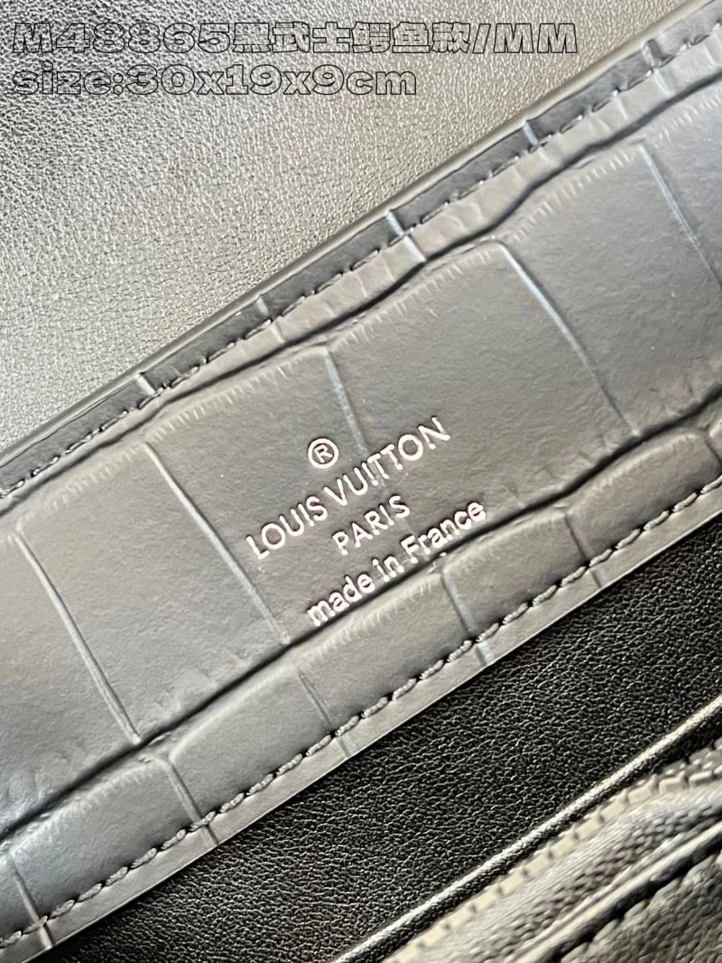 Top mirror Louis Vuitton Capucines BB Bags