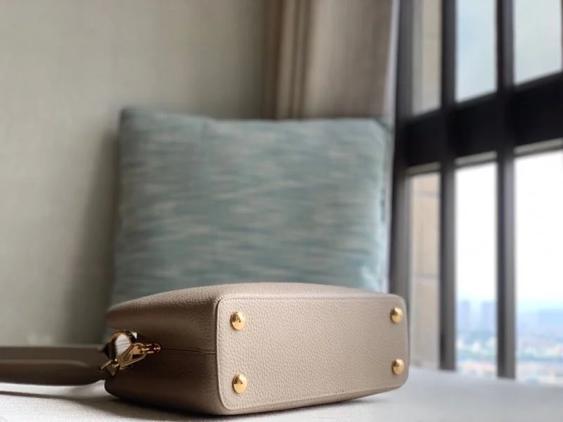 Mirror quality Louis Vuitton Capucines BB Bags