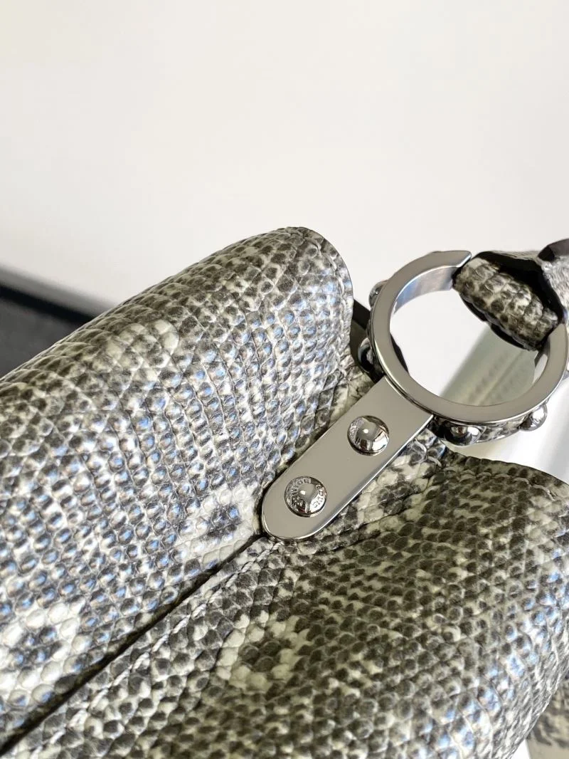 Bargain Louis Vuitton Capucines BB Bags