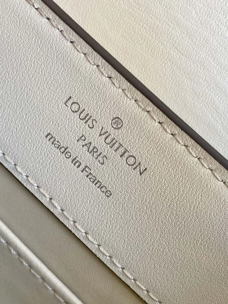 Bargain Louis Vuitton Capucines BB Bags