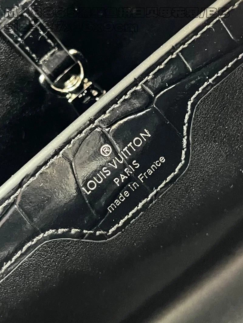 Exact replica Louis Vuitton Capucines BB Bags
