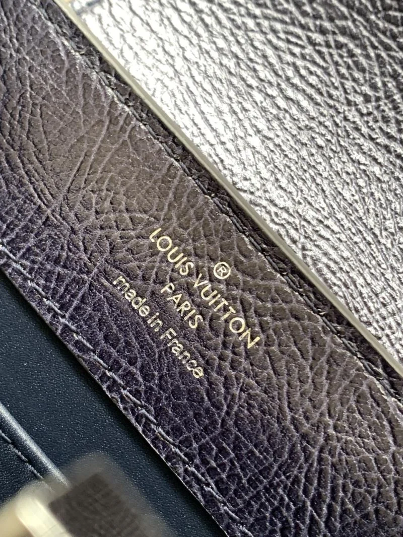 Accurate model Louis Vuitton Capucines BB Bags