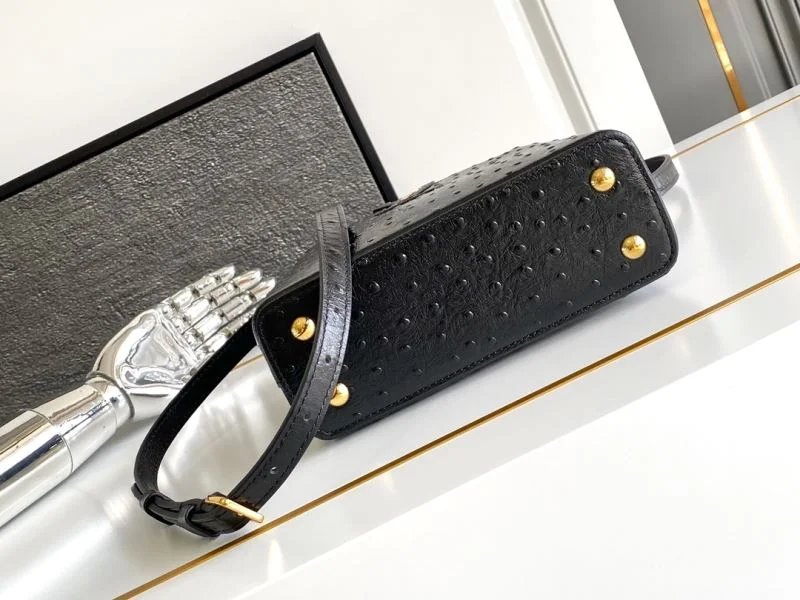 Top match Louis Vuitton Capucines BB Bags