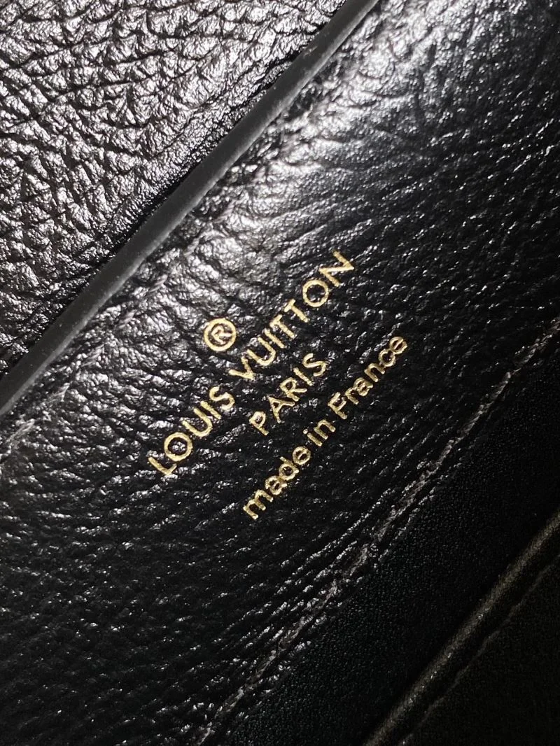 Top match Louis Vuitton Capucines BB Bags