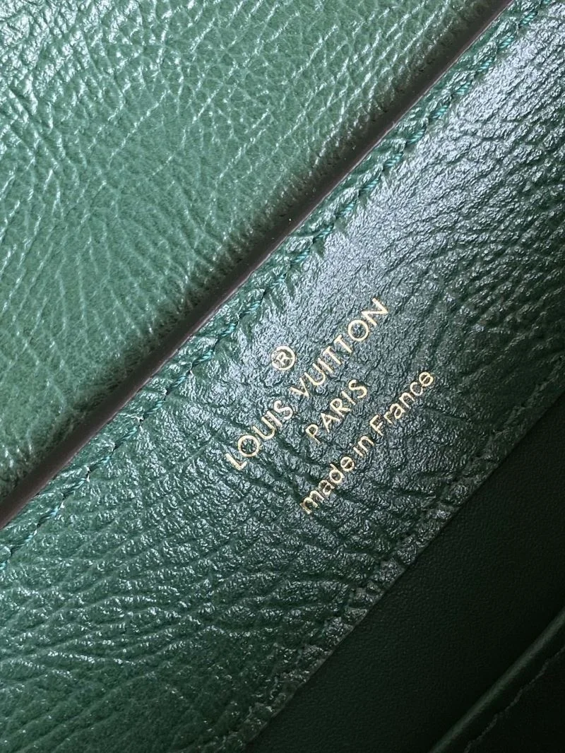 Bargain Louis Vuitton Capucines BB Bags