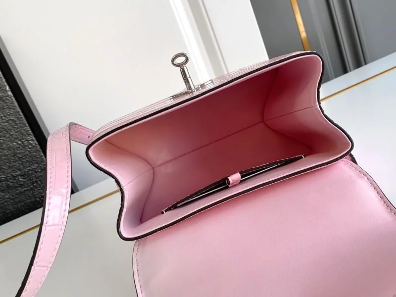 Accurate model Louis Vuitton Capucines BB Bags