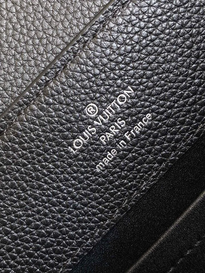 Mirror quality Louis Vuitton Capucines BB Bags