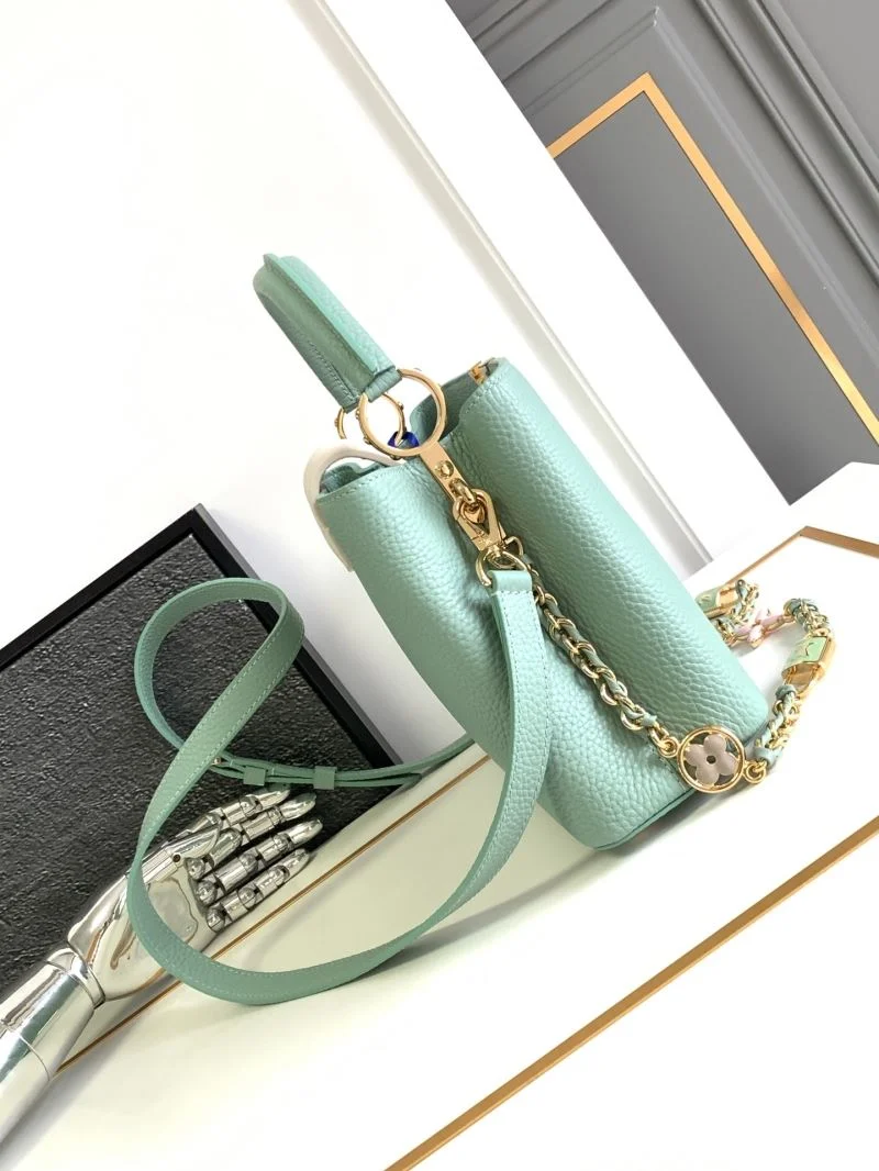Accurate model Louis Vuitton Capucines BB Bags
