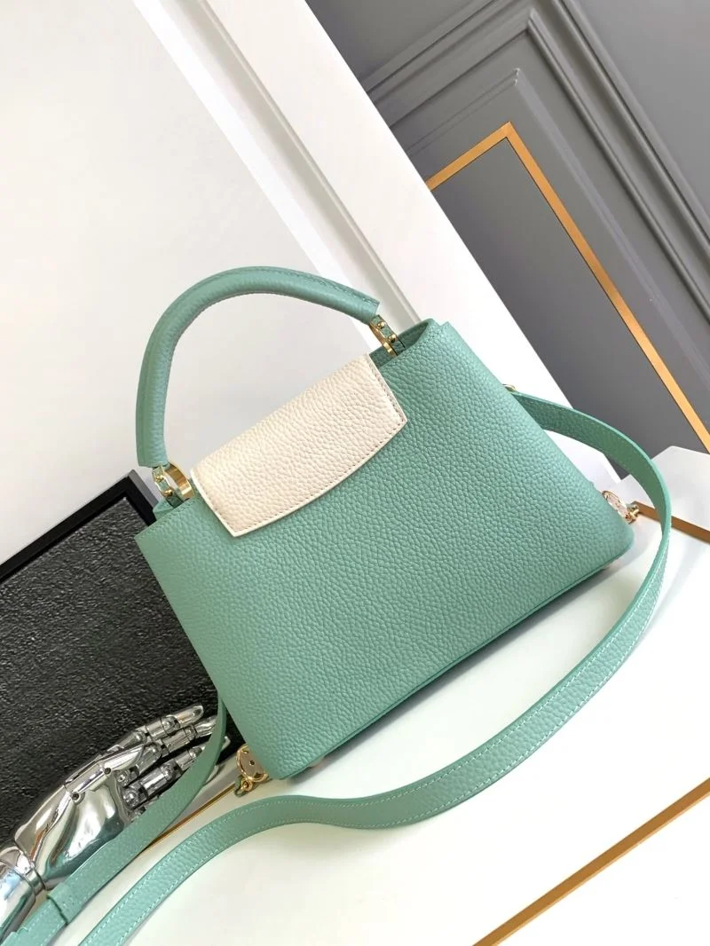 Accurate model Louis Vuitton Capucines BB Bags