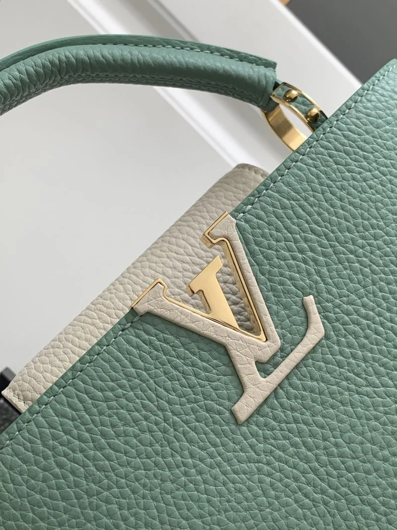 Accurate model Louis Vuitton Capucines BB Bags