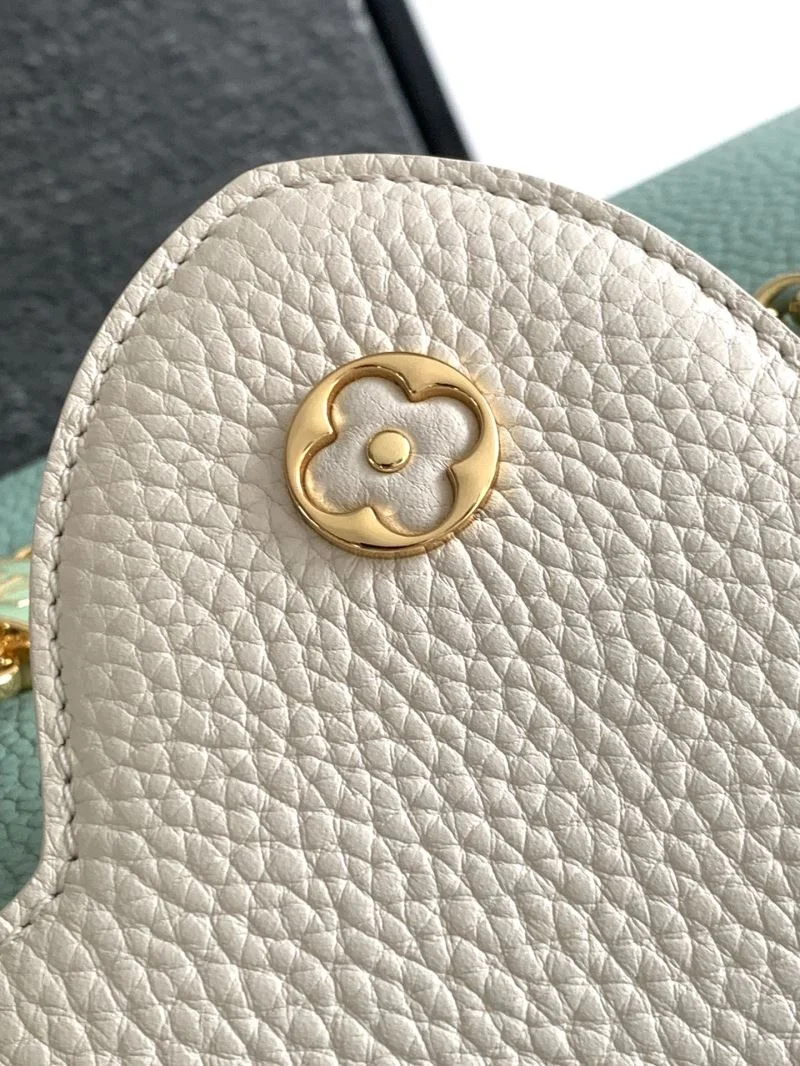 Accurate model Louis Vuitton Capucines BB Bags