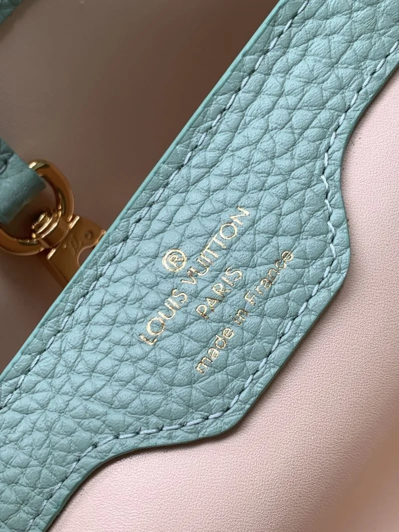 Accurate model Louis Vuitton Capucines BB Bags