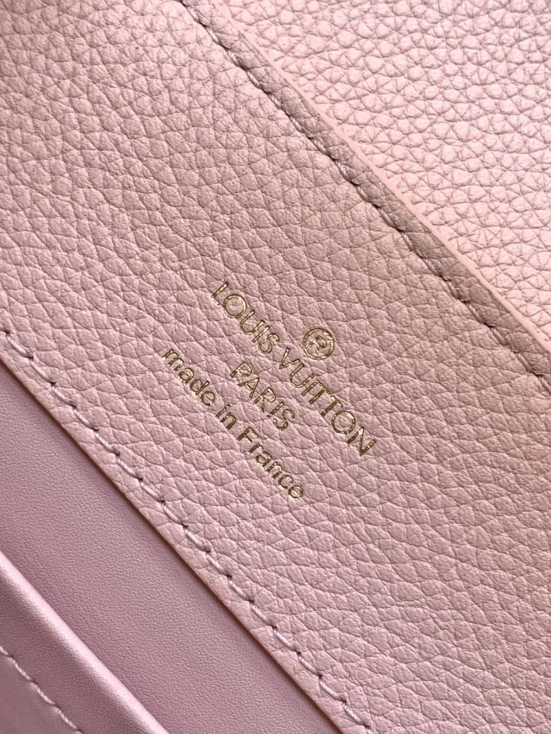 Top mirror Louis Vuitton Capucines BB Bags