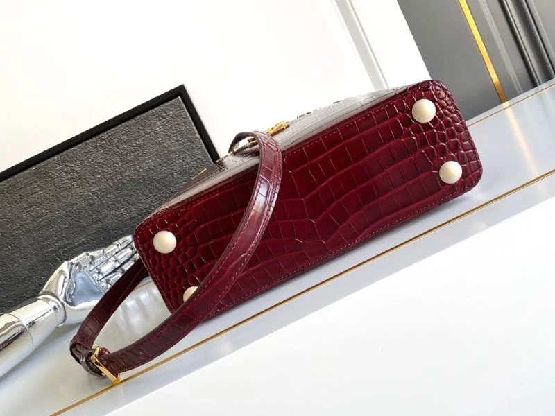Bargain Louis Vuitton Capucines BB Bags