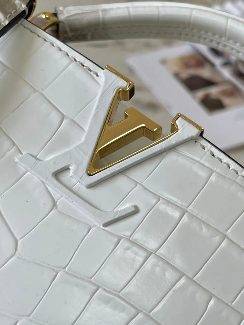 Accurate model Louis Vuitton Capucines BB Bags