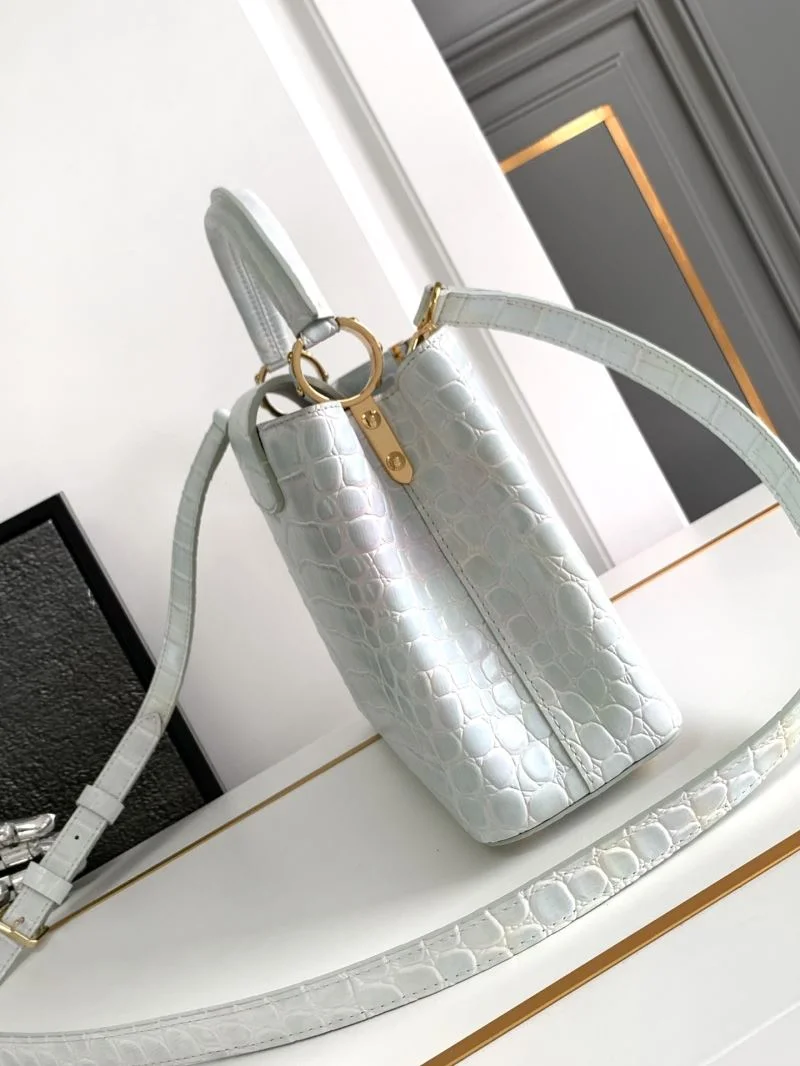 Accurate model Louis Vuitton Capucines BB Bags
