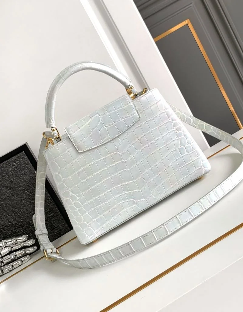 Accurate model Louis Vuitton Capucines BB Bags